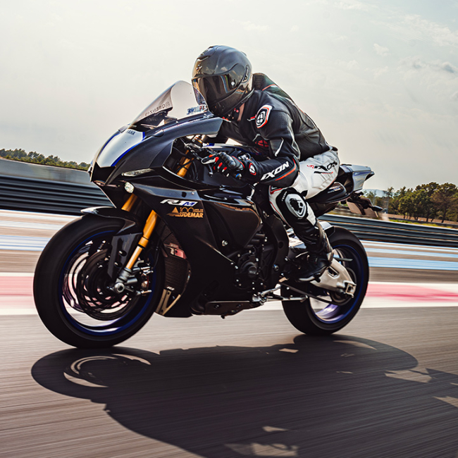 Motorbike equipment and protection | IXON